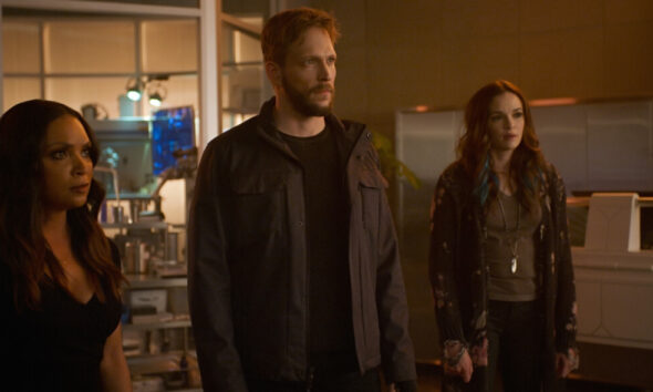 Flash Episode 4 "Going Rogue" Photos: Wentworth Miller & Felicity ...